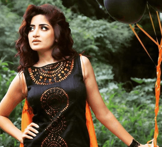 Poonam Kaur Biography, Height, Weight, Age, Affair, Family, Wiki