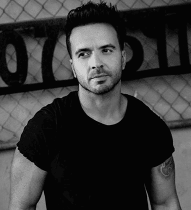 Luis Fonsi Biography, Height, Weight, Age, Affair, Family, Wiki
